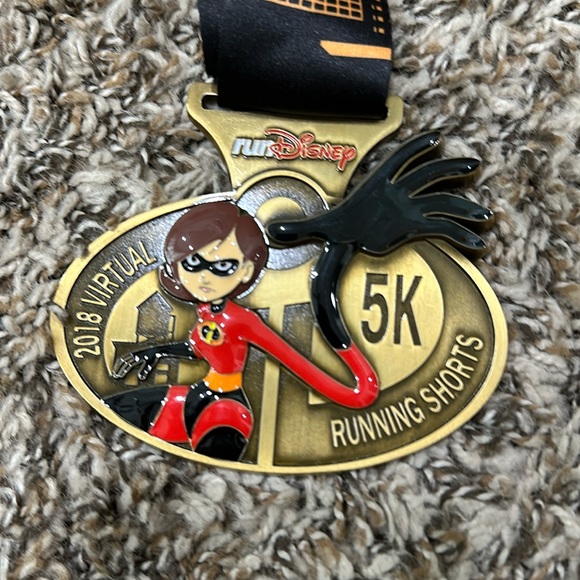Jewelry | 218 Rundisney Virtual Series Incredibles 5k Elastigirl Medal ...